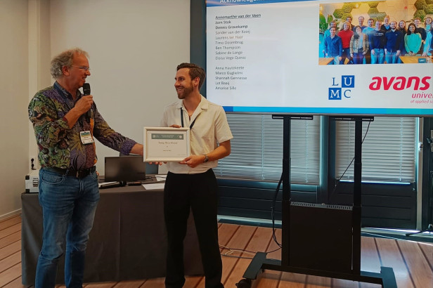 Jasper de Wolf receives the Fanny Hesse Award 2025 from the KNVM ...